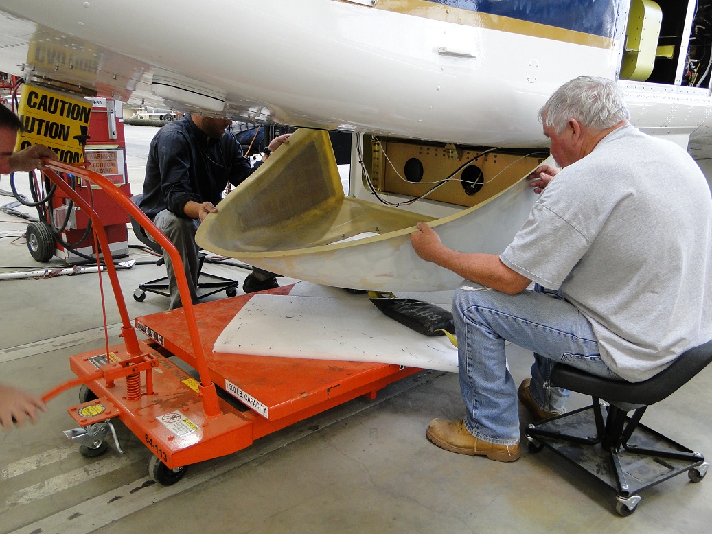Installation of HIRAD rear fairing on AV-1 (9.13.12) | NASA Airborne ...
